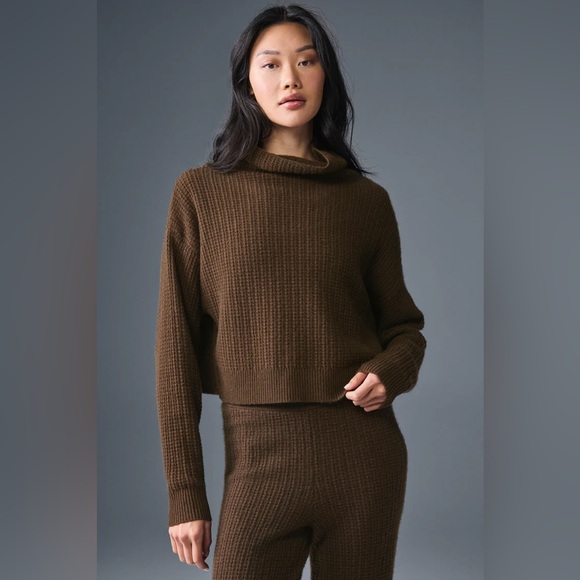 ALO Yoga | Sweaters | Nwt Alo Yoga Womens Cashmere Plush Waffle Cropped ...